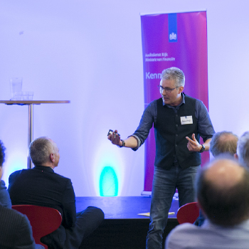 Interview: Veranderen in de ouderenzorg: van beleid naar praktijk ...